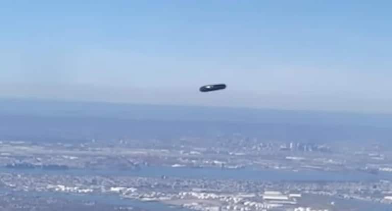 Video Of Flying Cylinder UFO Shot By Plane Passenger - MITechNews